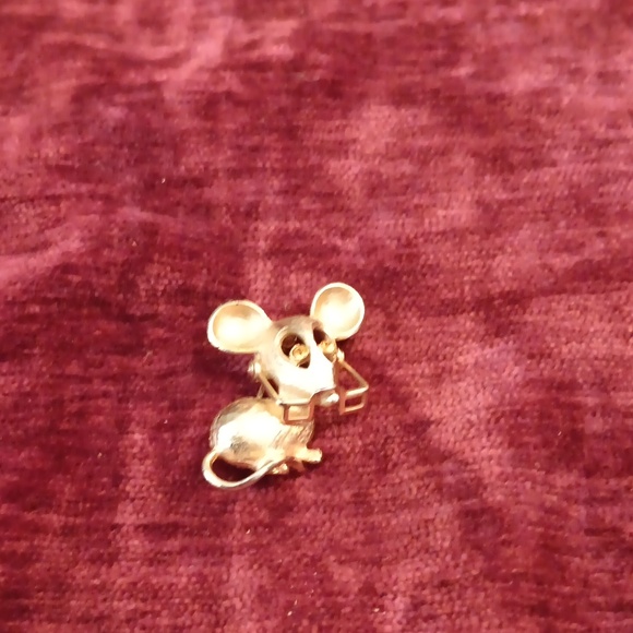 Avon | Jewelry | Vintage Avon Mouse Wearing Glasses Brooch | Poshmark